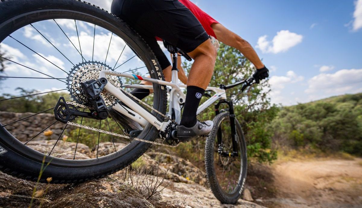 SRAM apresenta o GX Eagle Transmission. Todos os pesos e...
